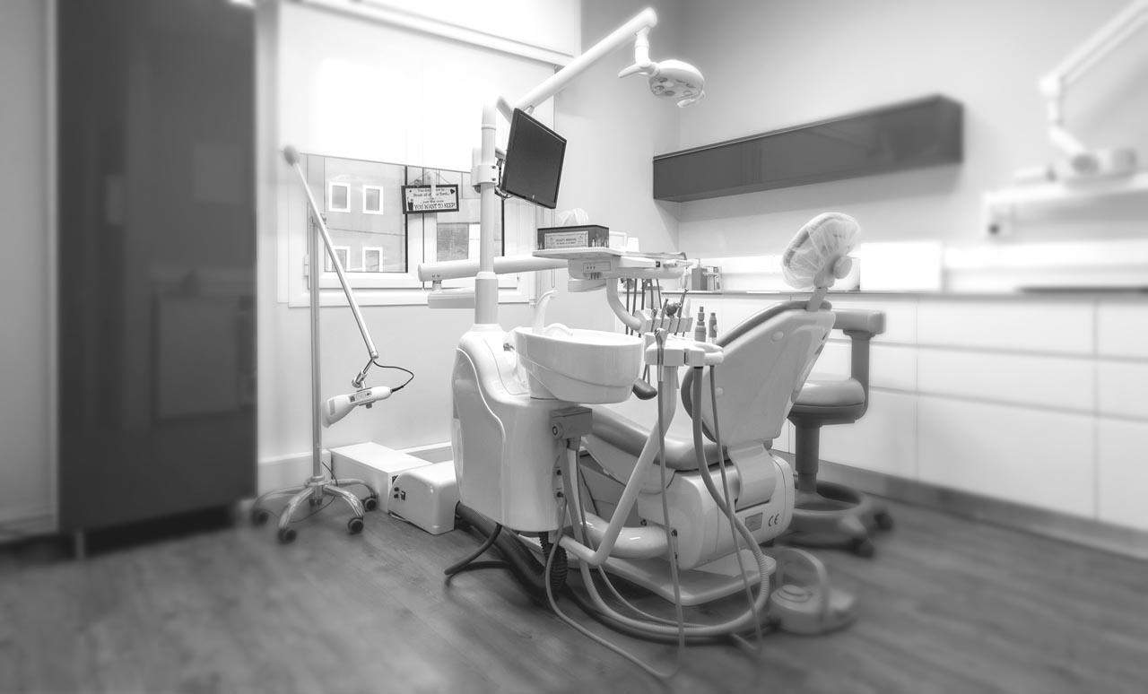 ΧΕΙΡΟΥΡΓΟΣ ΟΔΟΝΤΙΑΤΡΟΣ ΝΙΚΟΛΟΠΟΥΛΟΥ ΒΑΝΕΣΣΑ